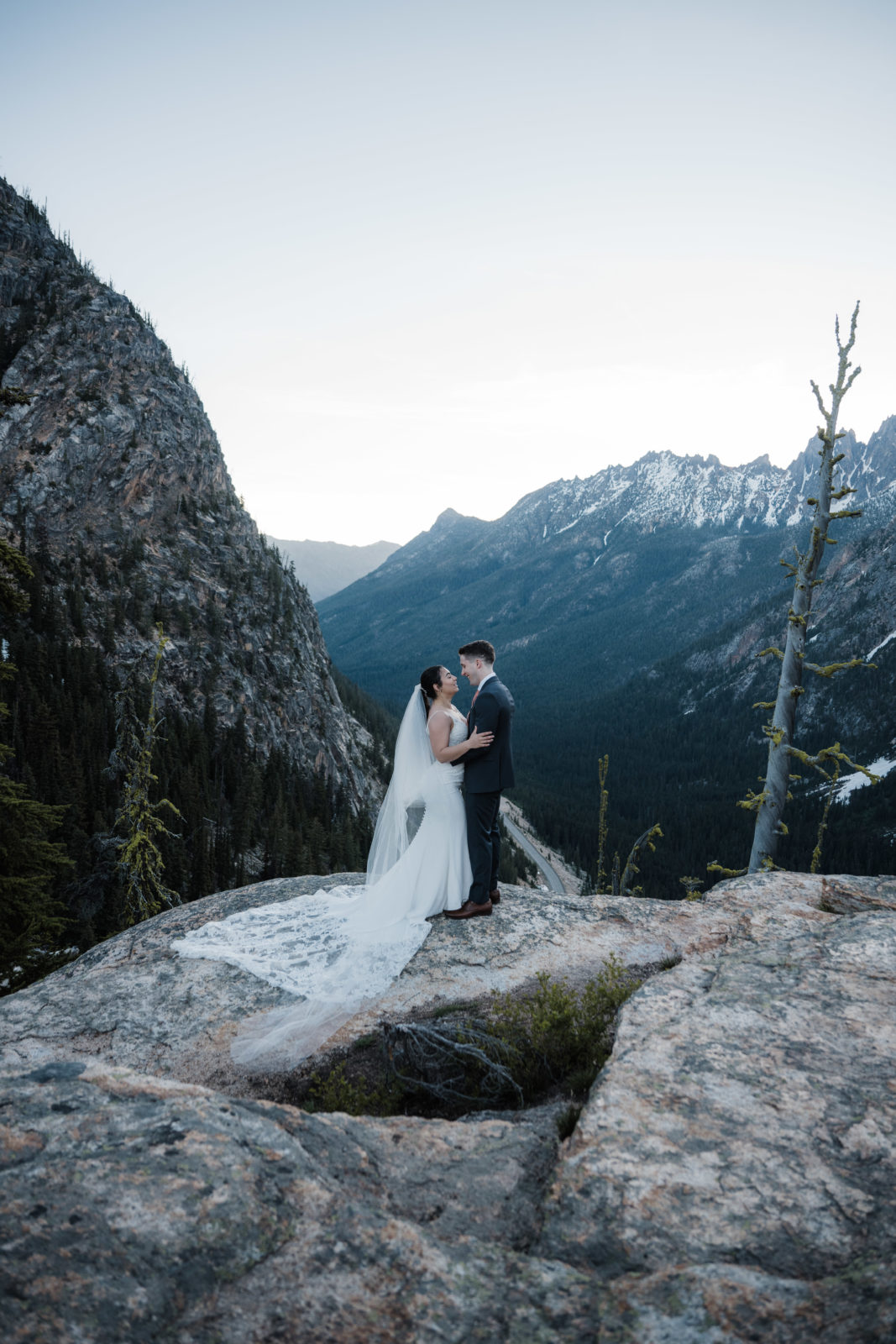 Washington Elopement Photographer | Wandering Peaks
