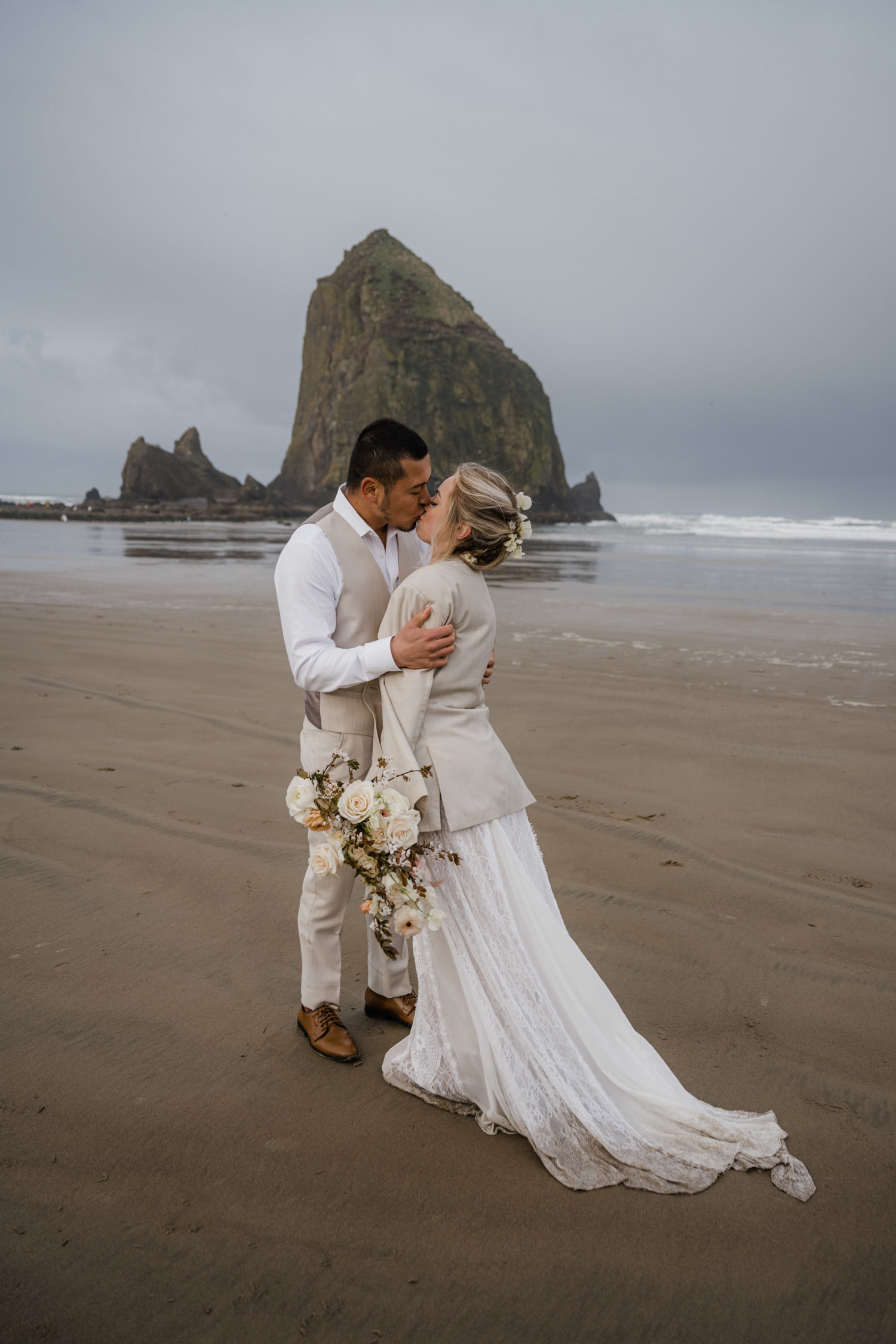 Oregon Elopement Guide: How to Elope in Oregon - wanderingpeaks.com